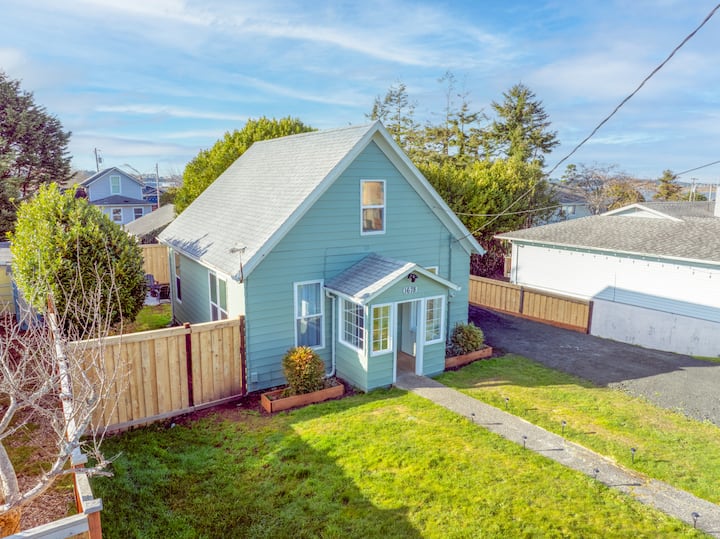 Near Ocean Dunes 3br/rv Parking/foosball/firepit - Coos Bay, OR