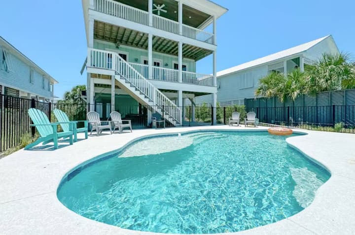 Waterfront Luxury Home —Sleeps 20 - Bikes, Pool - Gulf Shores, AL