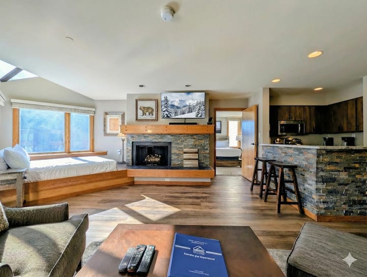 Lake Views, Sleeps 6, New Listing! - Dillon, CO