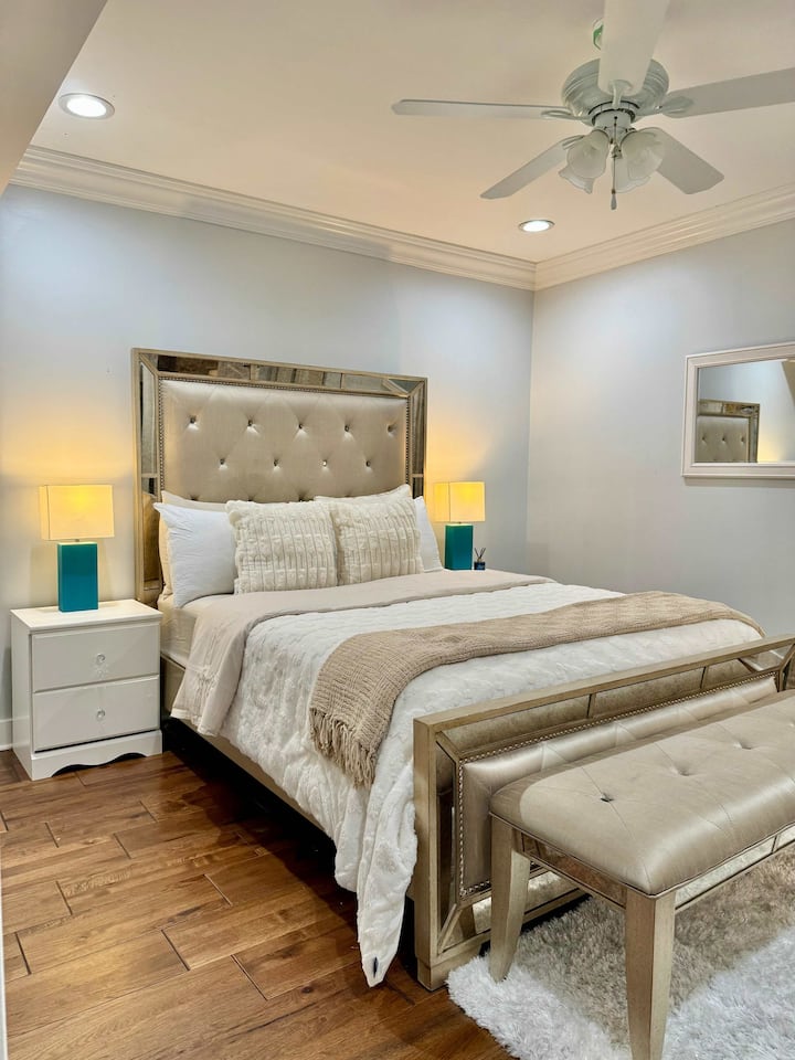 Crystal Luxe Suite - Berkley, MI