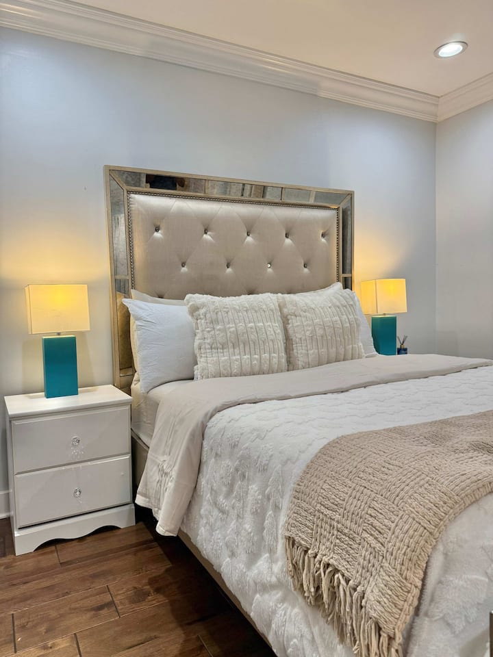 Crystal Luxe Suite - Southfield, MI