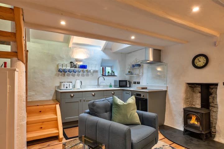 Finest Retreats | Spray Barn - Constantine Bay