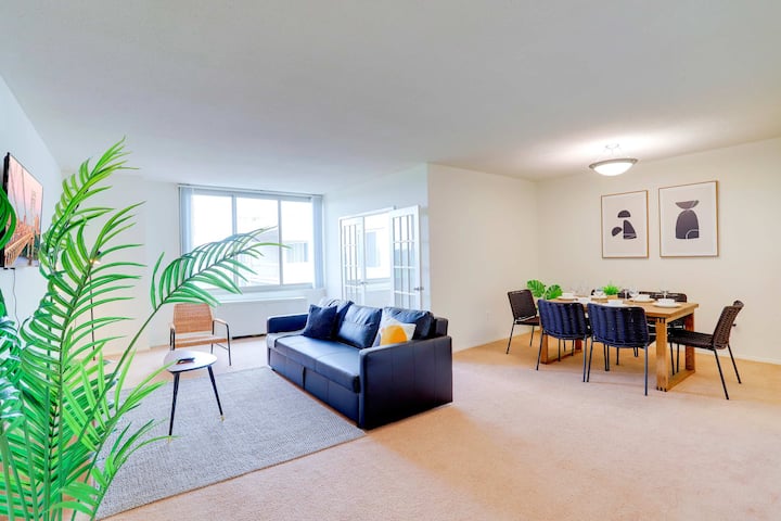 Metro Access + Gym | 1br+den Apt - Arlington, VA