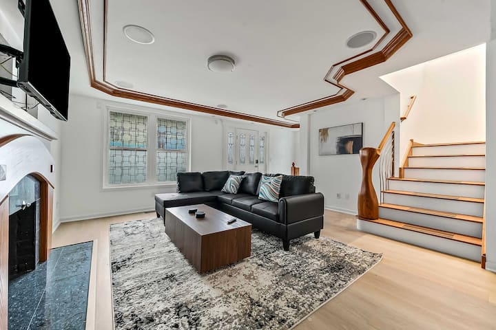 3br Home W/ Private Movie Theater • Free Parking - Wilmington, DE