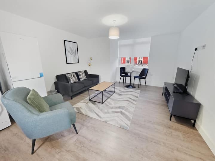 Regent Circus Apartments (06) 1 Bedroom Sleeps 2 - Swindon
