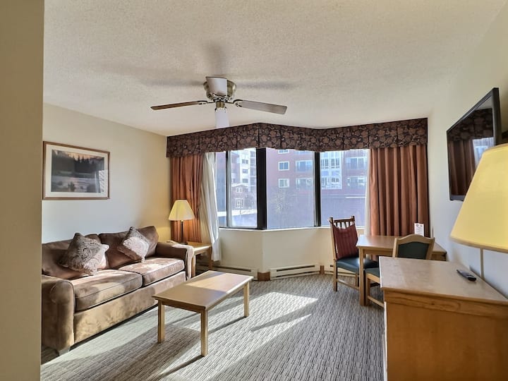 Pet Friendly Suite With Ski In-out, Pool, Hot Tub! - Crested Butte, CO