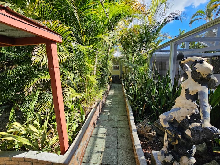 Lush Garden Oasis • Pool Home By Fl Vibes - Fort Myers, FL