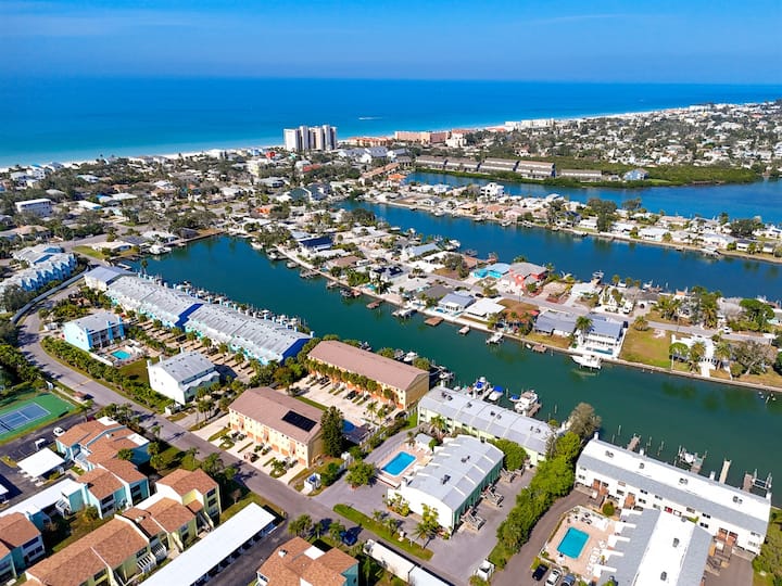Windrush Waterfront Townhome Pool - Indian Rocks Beach, FL