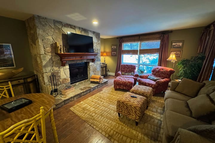 3br Ski-in/ski-out Condo, Hot Tub, Pool, Balcony - Mount Snow, VT