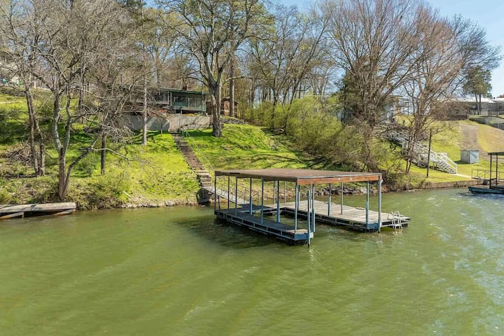 2br Sunroom Charm & Lakefront Dock Living - Hot Springs, AR