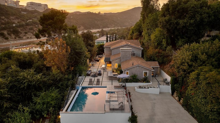 La Hillside Home W/ Pool, Views & Outdoor Living - Los Angeles, CA
