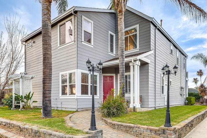 Napa Nearby! Large Home W/ Hot Tub & Dtwn Access - Fairfield, CA