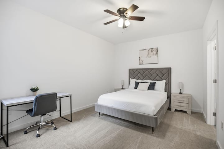 Modern 1br/1ba Unit At Fairmount Square - Philadelphia
