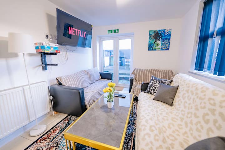 4br 4bath Home W/ Free Parking & Private Garden - Cardiff