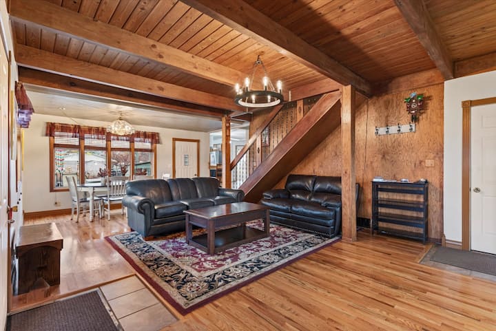 Nana's Garden Home, 3 Bdrm, 2 Bath Home, Hot Tub! - Baker City, OR