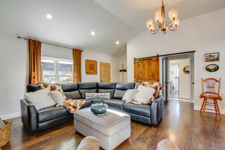 Fully Updated! Zanesville Home W/ River Views - Blue Rock State Park, Blue Rock