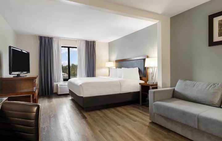 Wingate Round Rock | King Bed | Off I-35 - United States