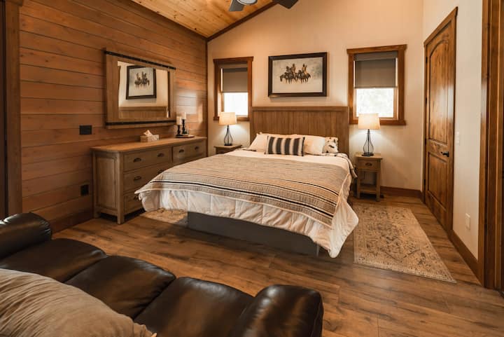 Dmr Cabin 6 | Two-level | Max Capacity 14 - Preston, ID