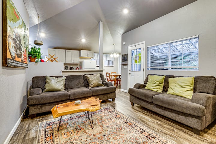 Russian River Retreat! Woodsy Guerneville Bungalow - Guerneville, CA