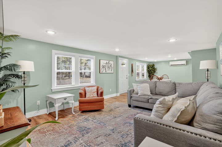 Eastside Escape | Central 4br Near Downtown - Chincoteague, VA
