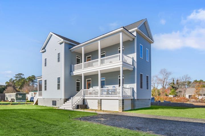 Sandy Penny | Luxury Retreat + Water Views - Chincoteague, VA