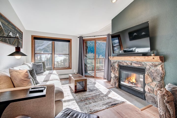 Luxury Renovated 2br | Walk To Slopes I River View - Summit County, CO