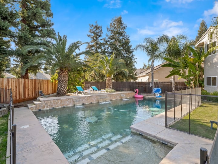 Clovis Pool Retreat ~Private Pool~5br~sleeps 12 - Fresno, CA