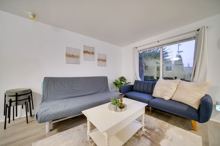 Near Tech Hub & Transit: Central Bellevue Home - Bellevue, WA