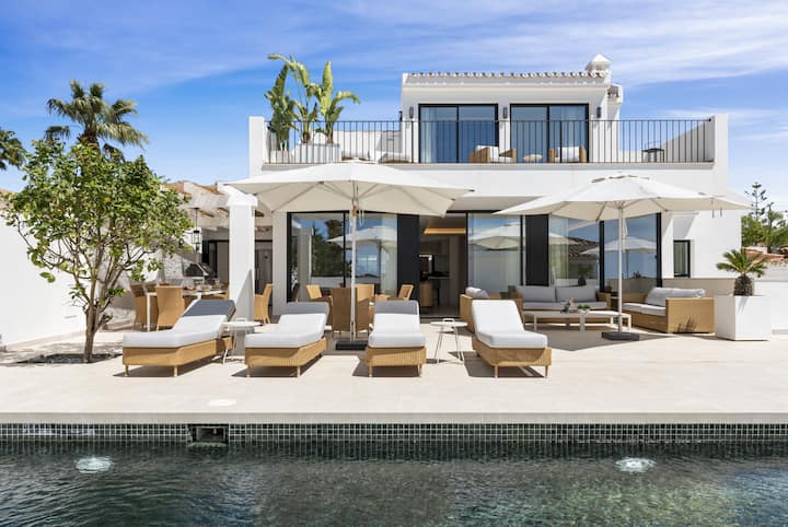 Villa Carpe Diem - 5 Bed New Beachside Villa With - Marbella