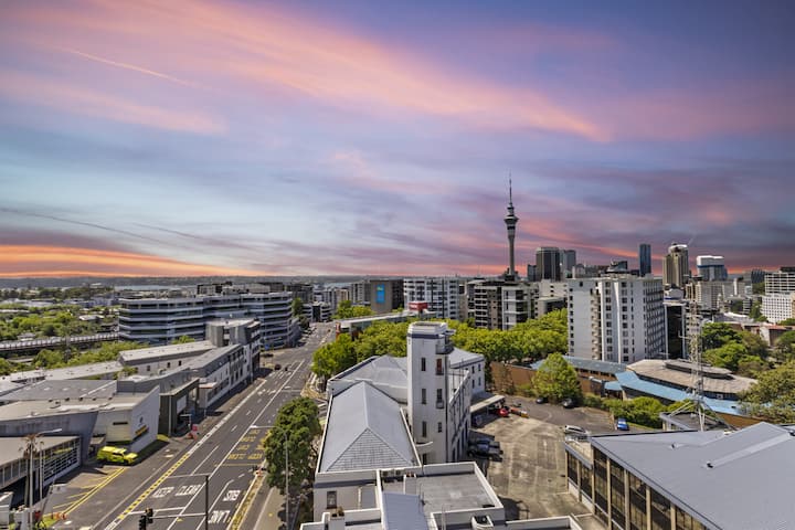 Iconic Skyline Modern Abode With Free Parking - Auckland