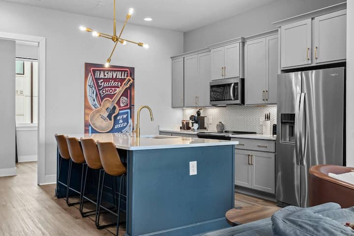 Lux Nashville Home W/ Pool Table & Rooftop Firepit - Nashville, TN