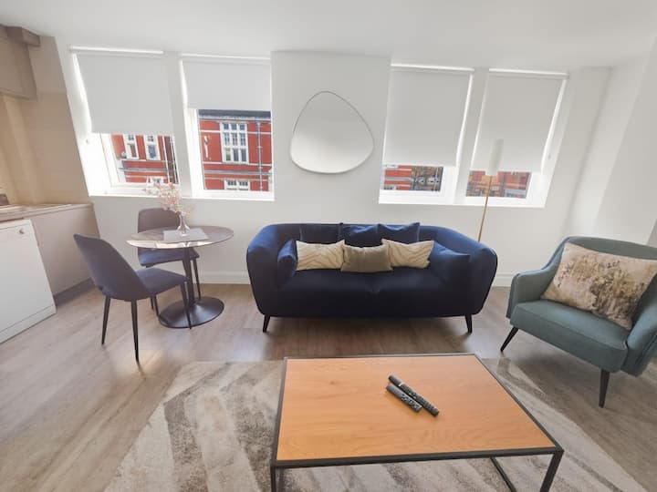 Regent Circus Apartments (02) 1 Bedroom Sleeps 2 - Swindon