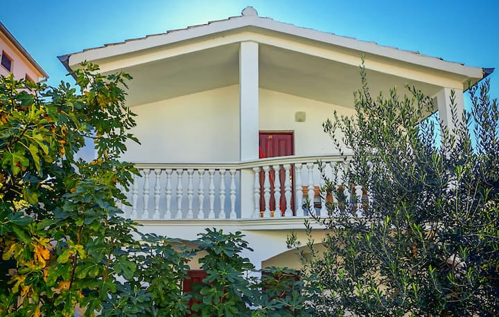 2 Bedroom Beautiful Apartment In Vodice - Vodice