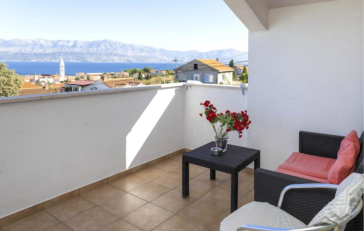 Lovely Apartment In Supetar With Wifi - Postira