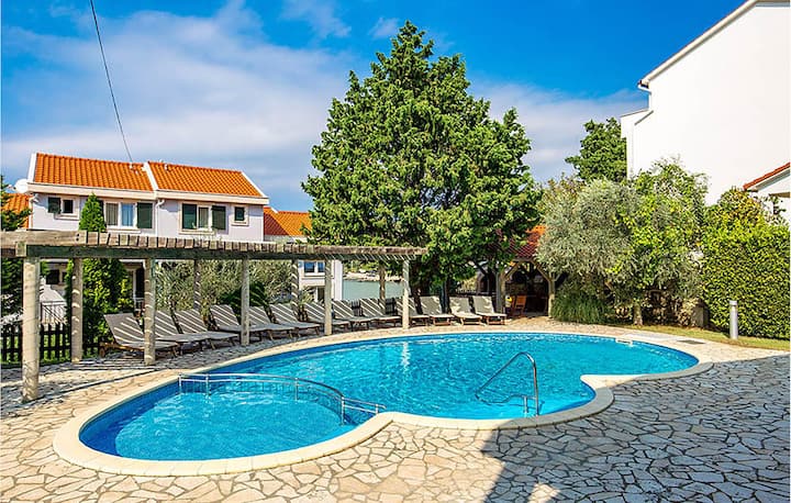 Stunning Home In Kampor - Lopar