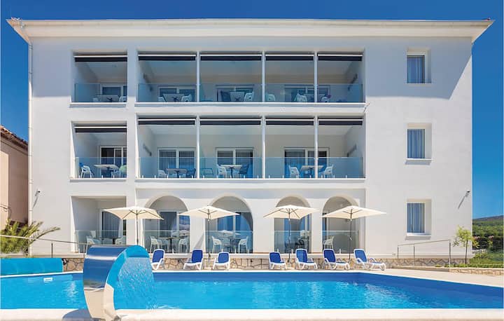 Gorgeous Apartment In Punat - Krk