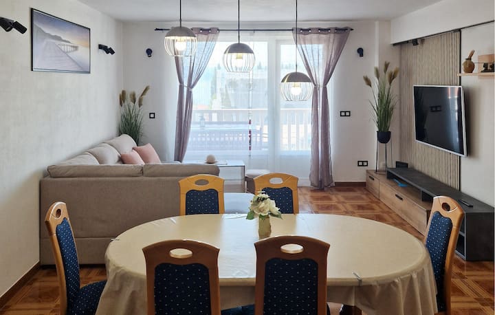Amazing Apartment In Omis - Omiš