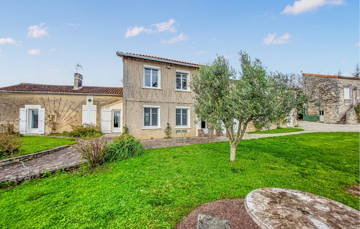 Cozy Home In Touvre With Wifi - Angoulême