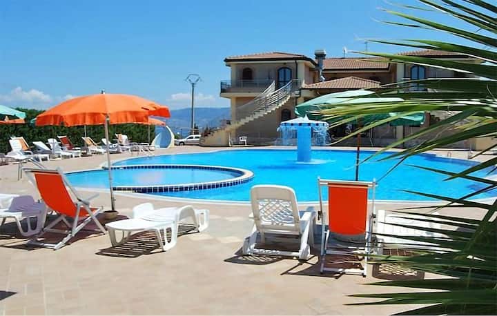 1 Bedroom Gorgeous Apartment In Briatico - Vibo Valentia