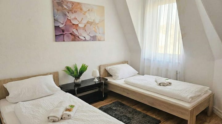 Fewocation • Bhv • 2 Br • Space For 6 • Long Stays - Bremerhaven