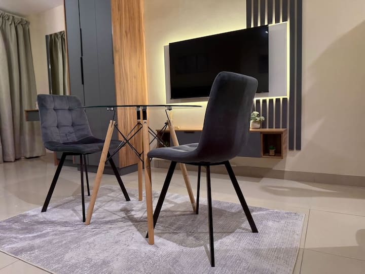 Modern Umhlanga Studio With Heated Pool & Aircon - Umhlanga