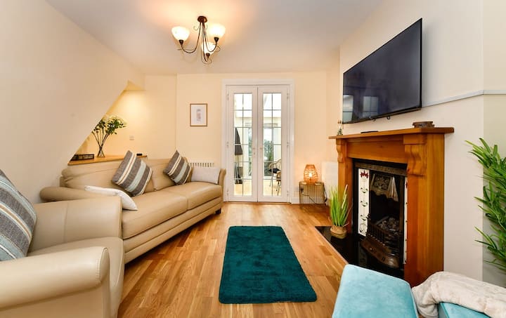 Castle Square Cottage - Beachside Retreat - The Mumbles
