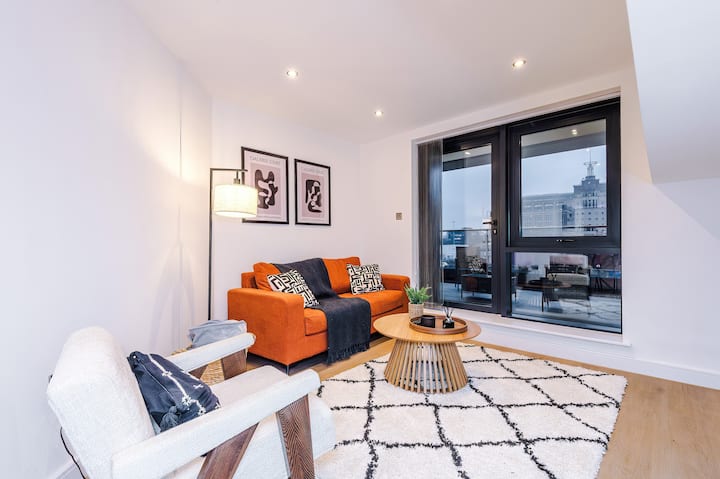 City Apartment With Balcony, Parking And Workspace - Leeds