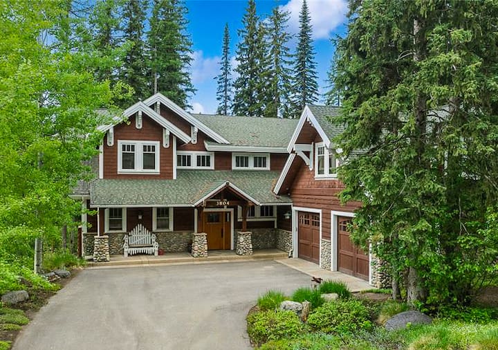 Ski In / Out | 6 Bed / 5 Bath | Sauna | Sleeps 14 - Whitefish, MT