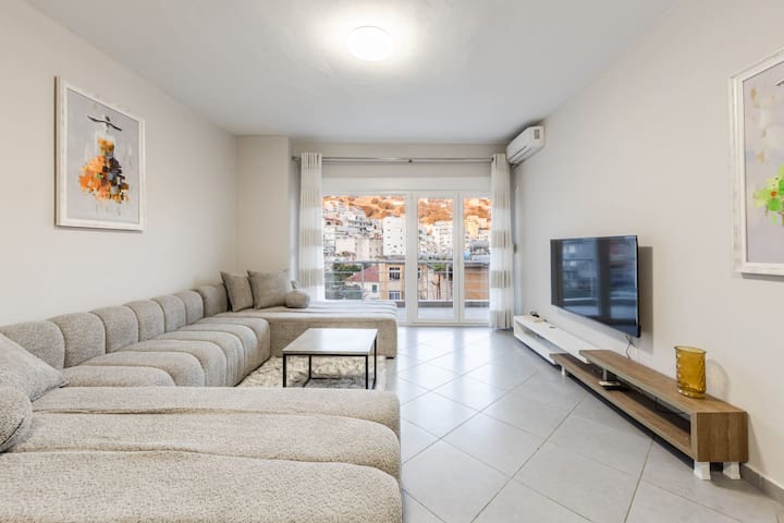 Seaview Apartment In The Center Of Saranda - Sarandë