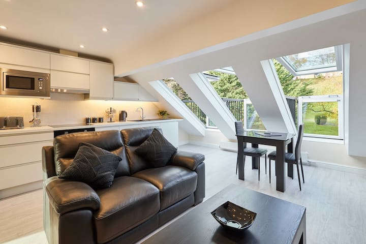 Host & Stay | Ross's View, Attic, Apartment 5 - Whitby