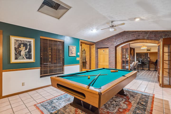 Edgewater Estate - Sleeps 14 - Fun Game Room - 克里夫蘭