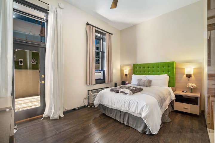 En Suite Studio With Walk-in Shower - Baker - Denver