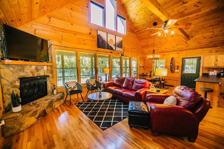 New River Log Cabin | Waterfront • Sauna • Jet Tub - Claytor Lake, VA