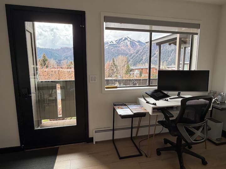 Breathtaking Views, Newly Renovated Luxury Condo - Ketchum, ID